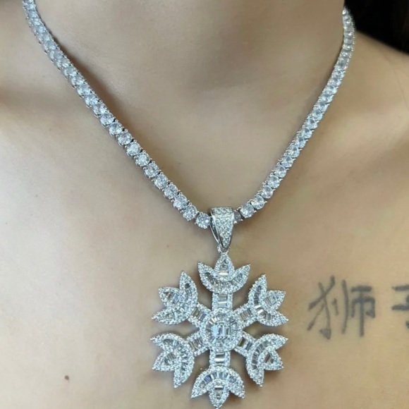 Jewelry | Silver 16 Inch Snow Flake Necklace | Poshmark